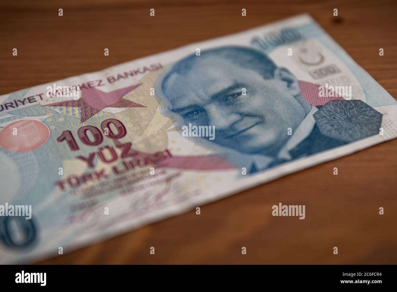 Isolated 100 Turkish Lira Banknote on Wooden Background Stock Photo - Alamy