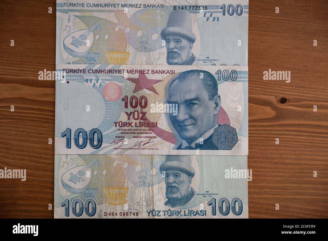 Bunch of 100 Turkish Currency Lira Banknotes Stock Photo - Alamy