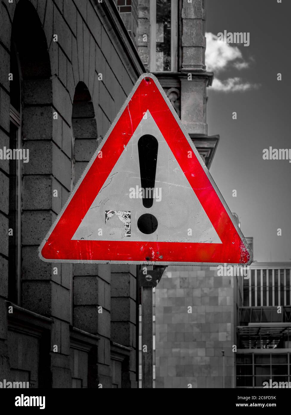 Red triangle exclamation mark hi-res stock photography and images - Alamy