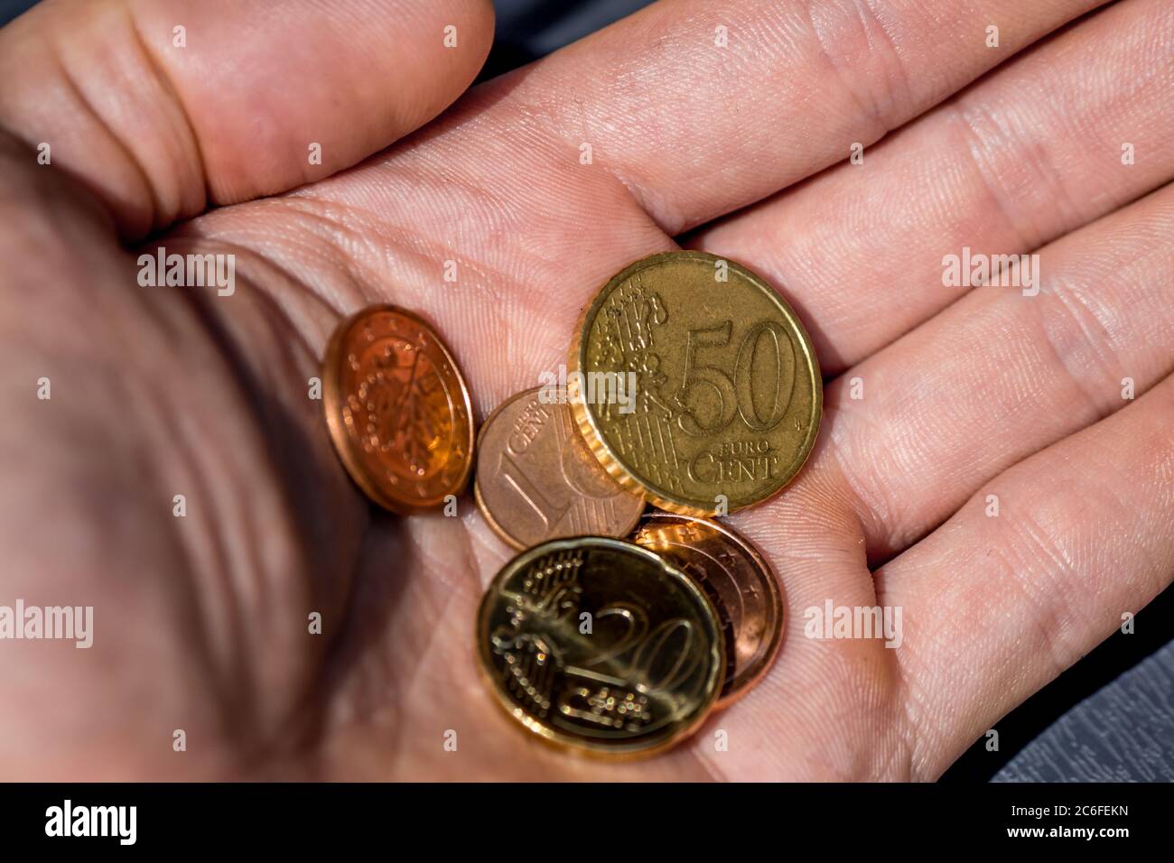 Helping small gift hi-res stock photography and images - Alamy