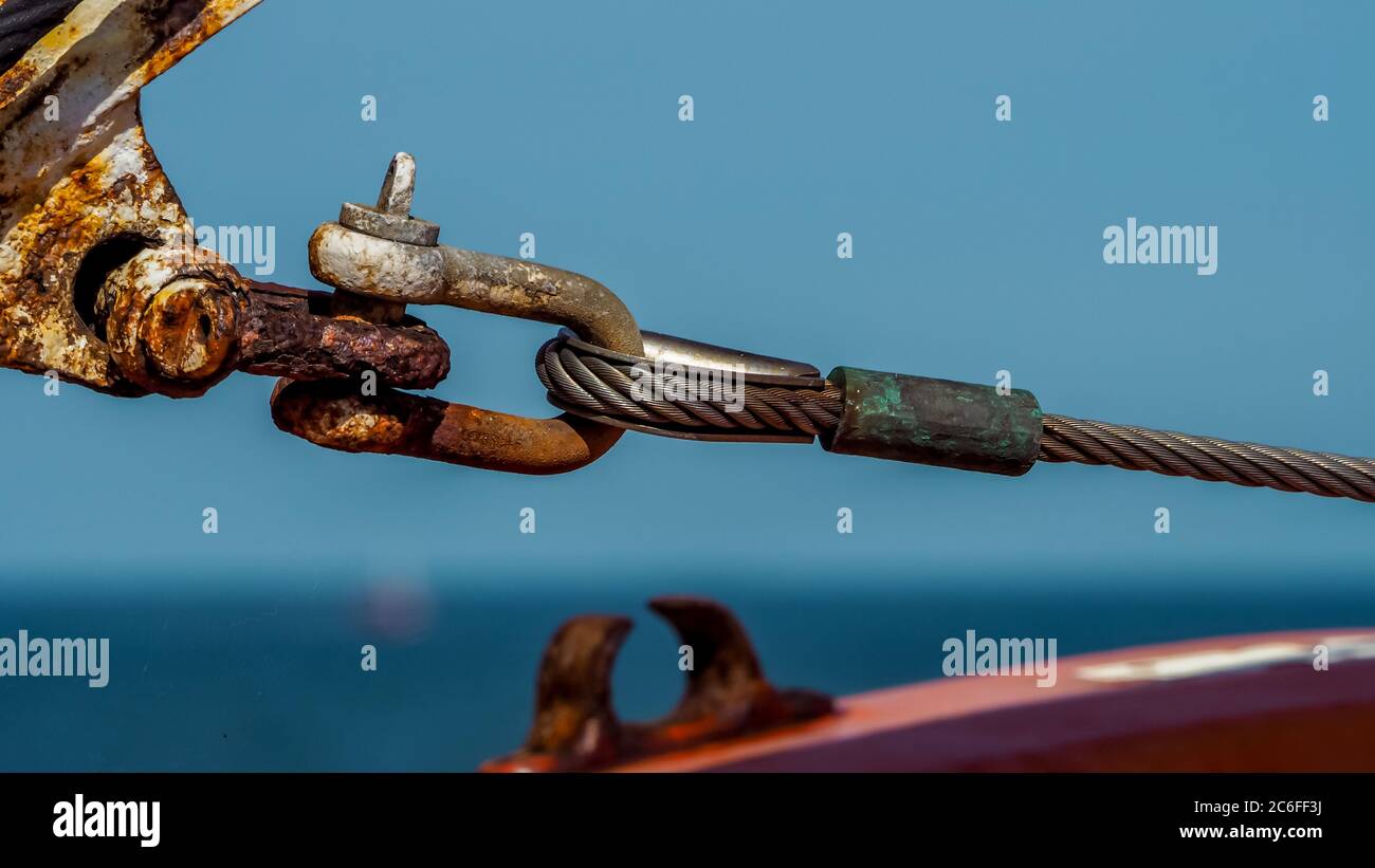 Intertwined rope hi-res stock photography and images - Alamy