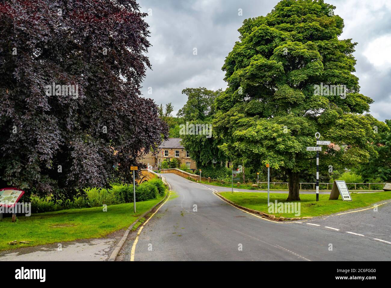 Countryside wood river pub hi-res stock photography and images - Alamy