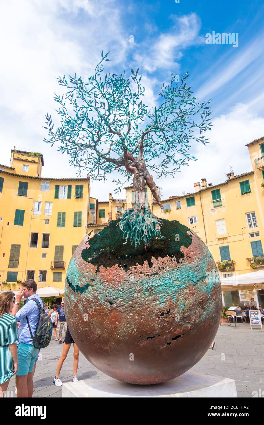 Tree Of Life Sculpture High Resolution Stock Photography and Images - Alamy