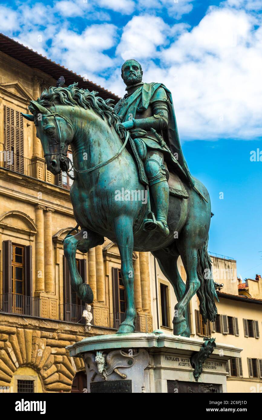Statue of Cosimo I de Medici in Florence, Italy Stock Photo - Alamy