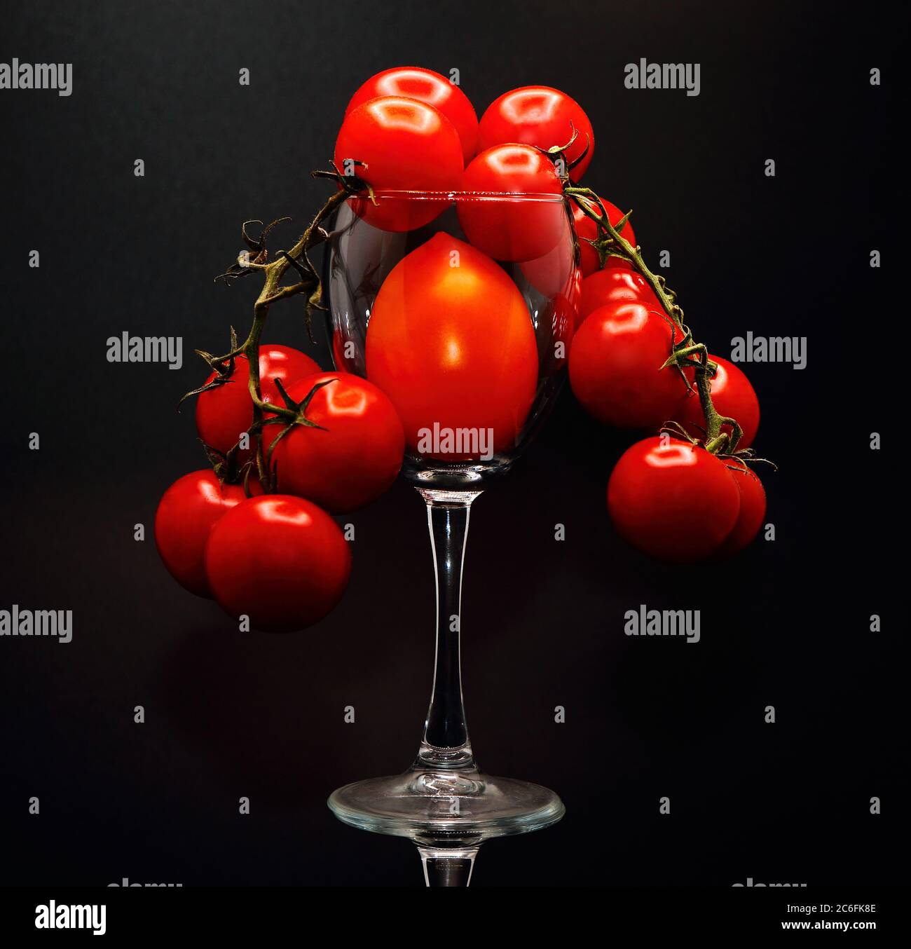 Tomato sizes hi-res stock photography and images - Alamy