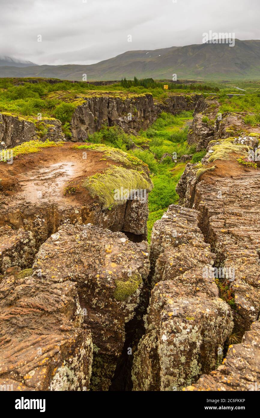 View of the rift valley that marks the crest of the Mid-Atlantic Ridge ...
