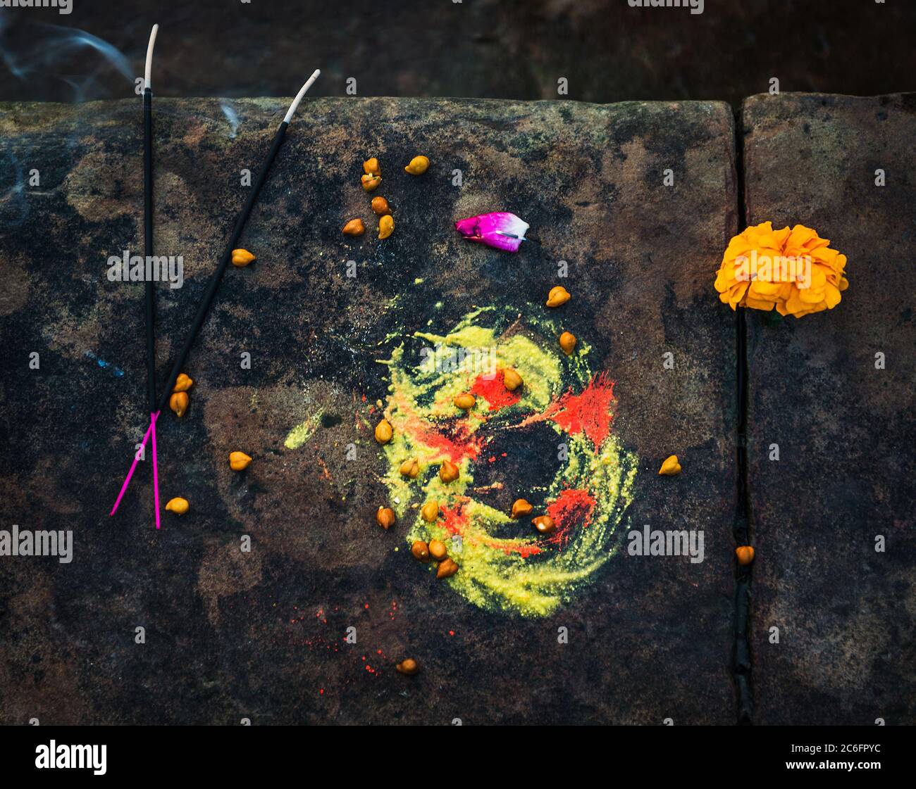Hindu Prayer offering along the Ganges River, Varanasi, India Stock ...