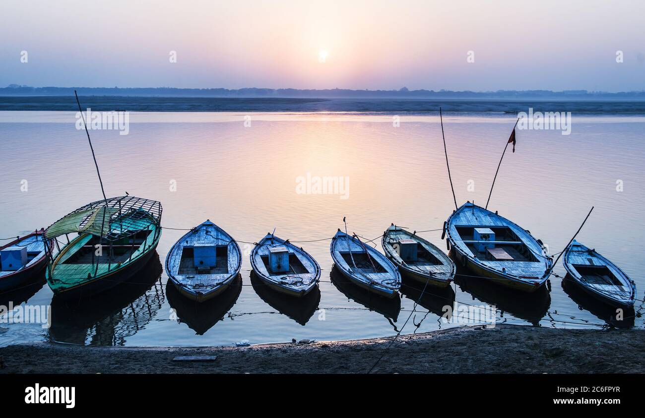Wood boats india hi-res stock photography and images - Alamy