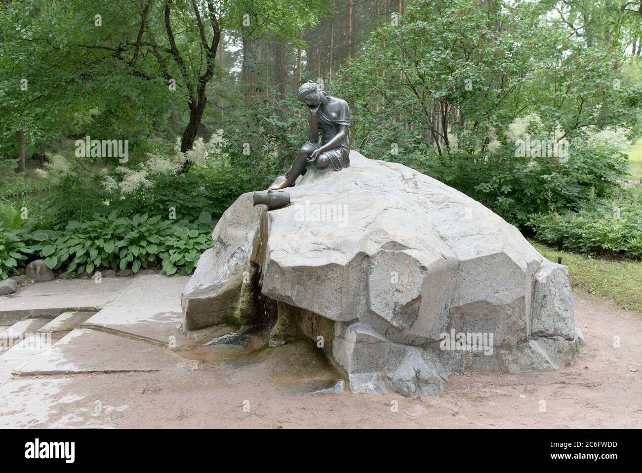 Russian girl sculpture hi-res stock photography and images - Alamy