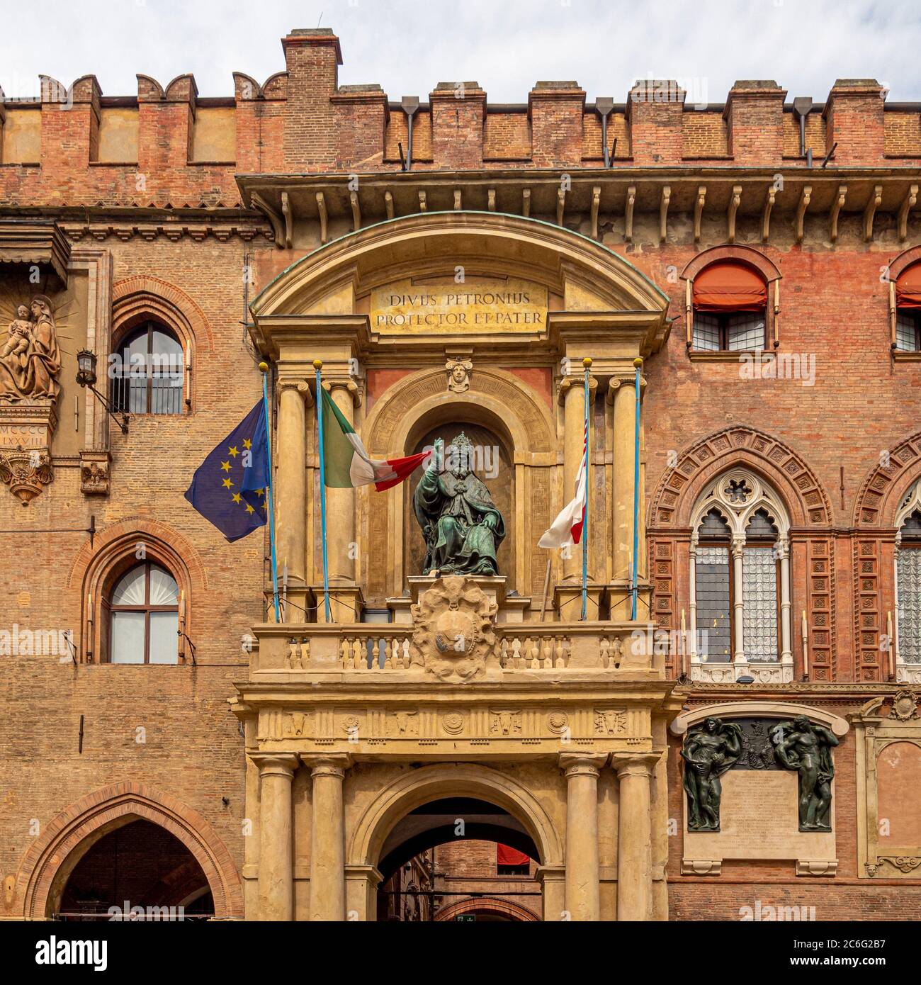 Bronze statue of pope gregory xiii hi-res stock photography and images ...