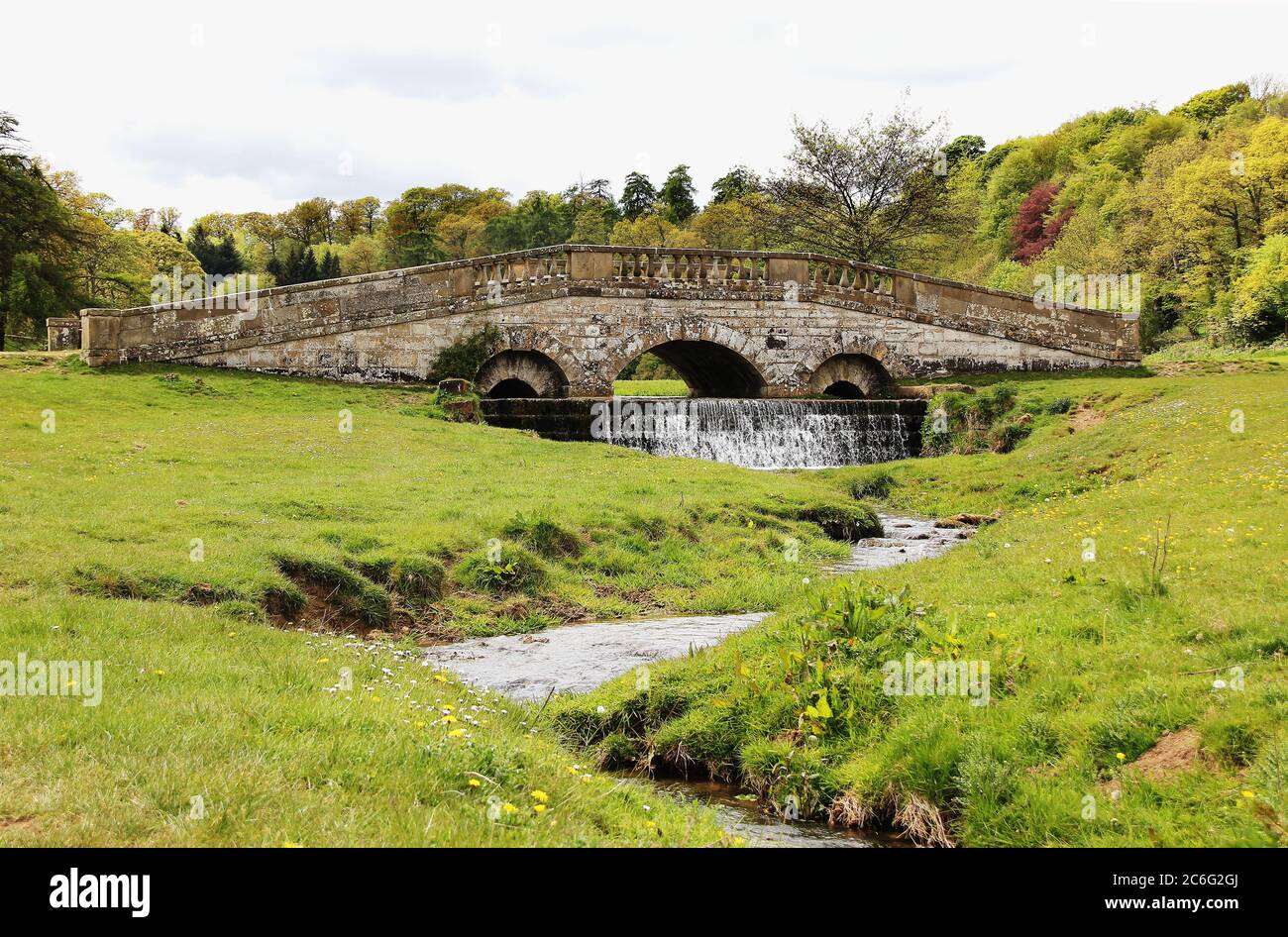 Hovingham Bridge in North Yorkshire Stock Photo - Alamy