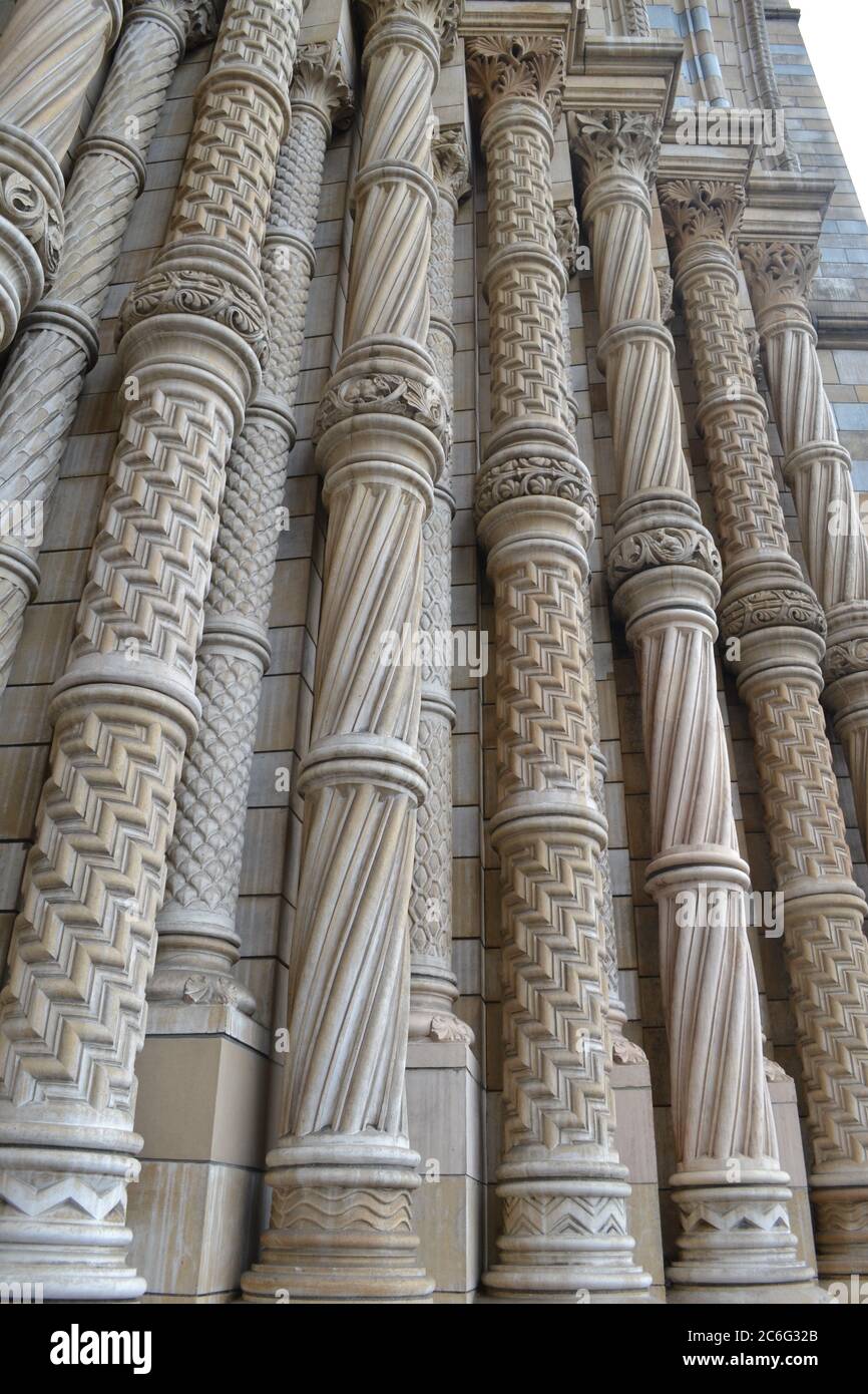 Ornate columns hi-res stock photography and images - Alamy