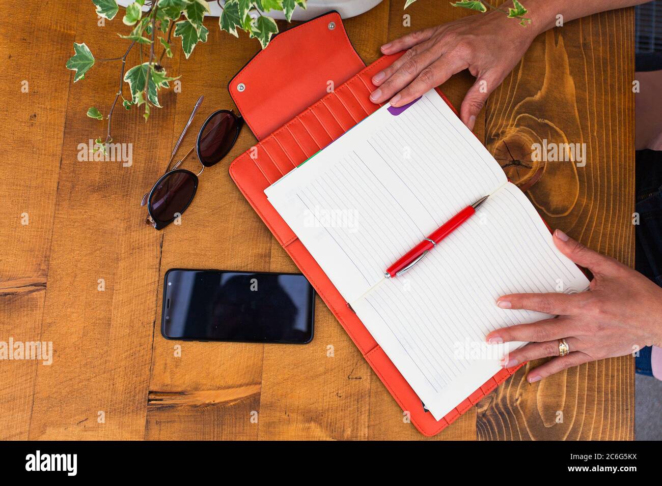 Woman planning calendar schedule hi-res stock photography and images ...