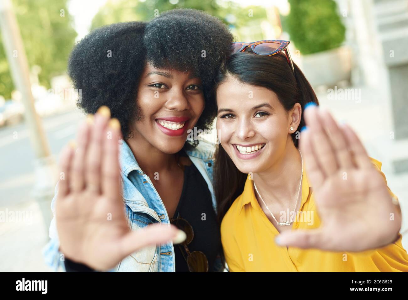 Teen friends girls different hi-res stock photography and images - Alamy