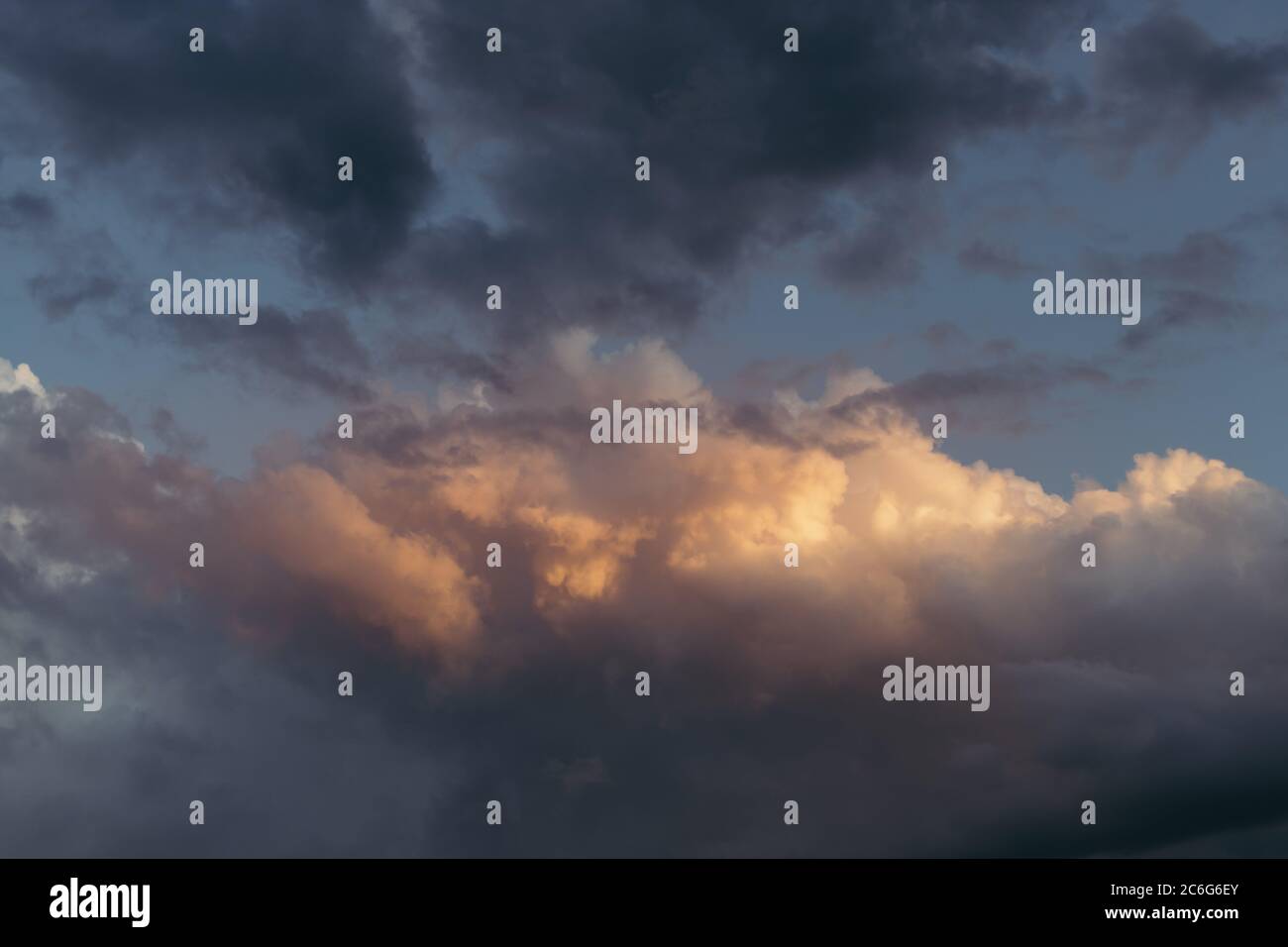 Dramatic cumulonimbus High Resolution Stock Photography and Images - Alamy