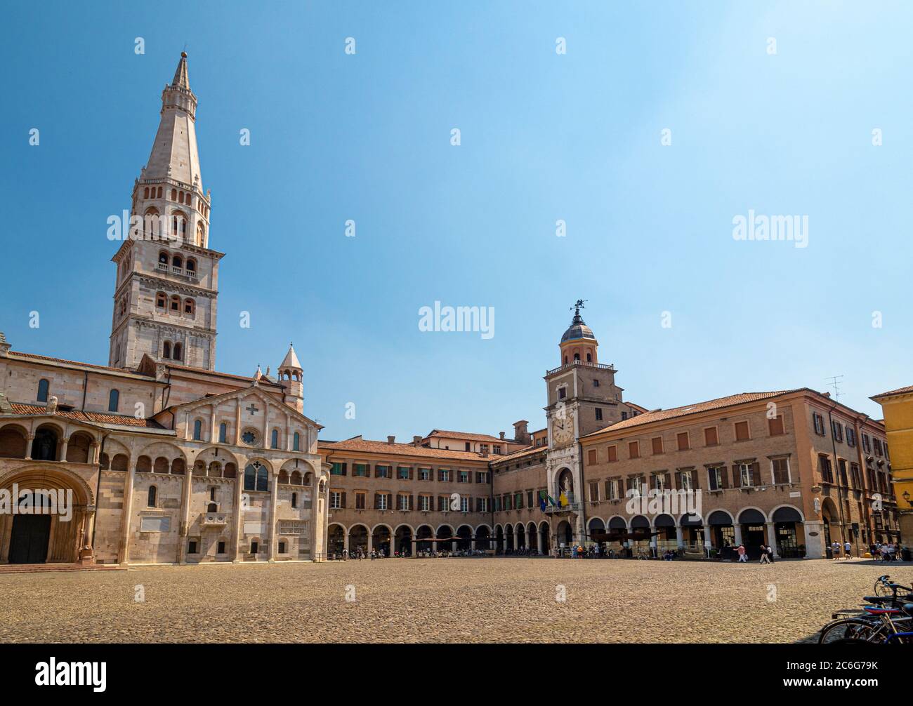 Modena cathedral hi-res stock photography and images - Alamy