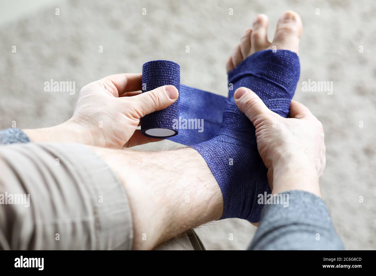 Compression bandage leg hi-res stock photography and images - Alamy