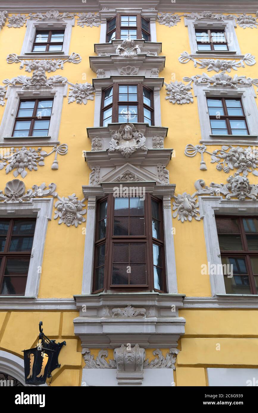 Baroque window architecture hi-res stock photography and images - Alamy