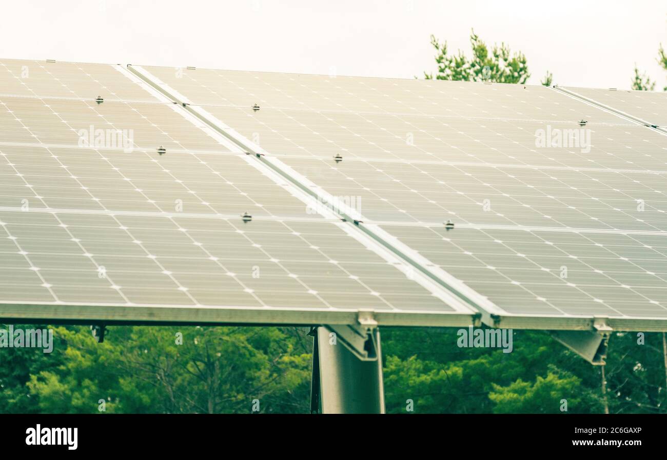 Solar panels in the sun hi-res stock photography and images - Alamy