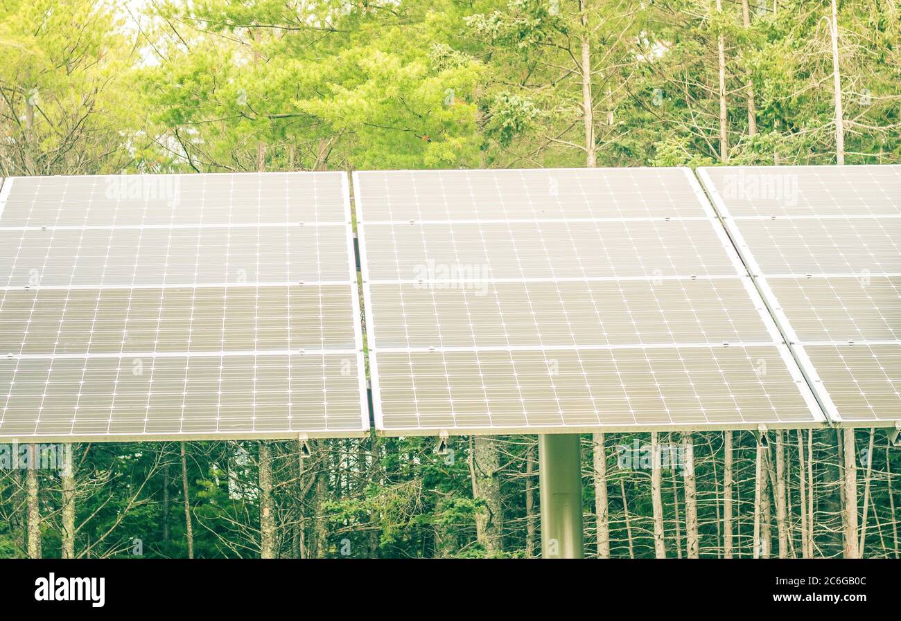 Solar panels in the sun hi-res stock photography and images - Alamy