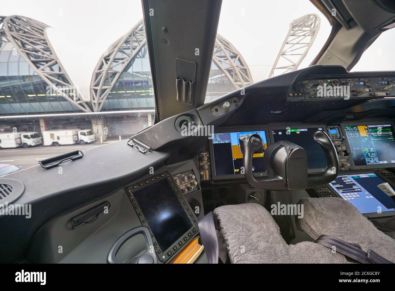 Boeing 787 dreamliner interior hi-res stock photography and images - Alamy