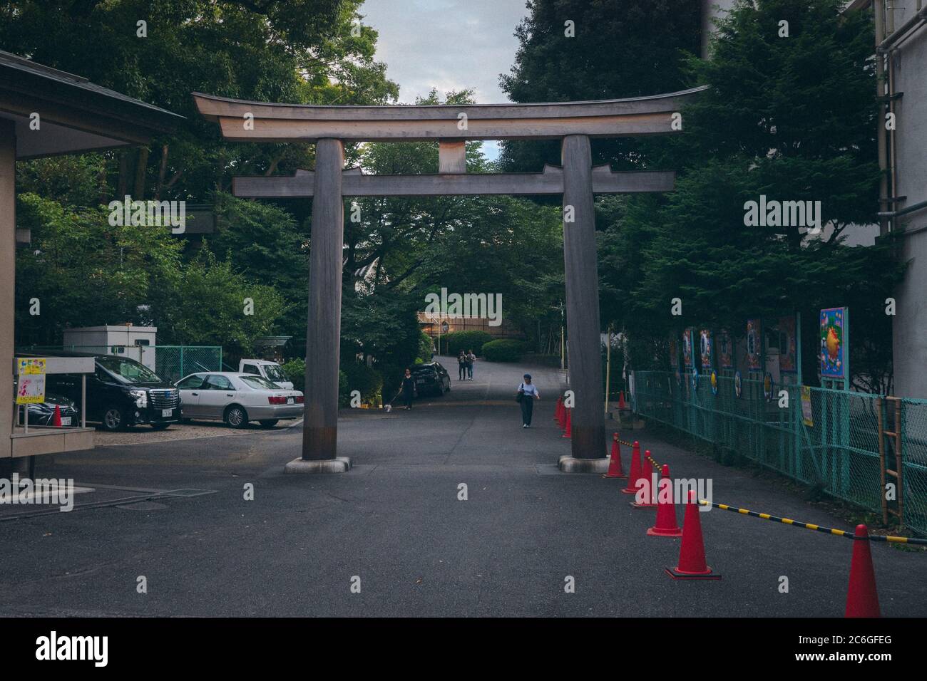 Japanese wooden gate hi-res stock photography and images - Alamy