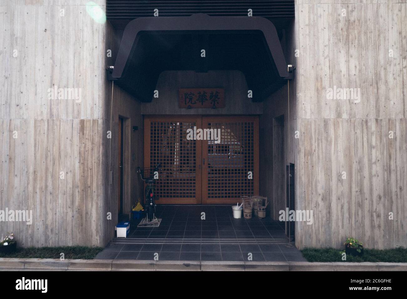 Big wooden door, city of Tokyo Japan Stock Photo - Alamy