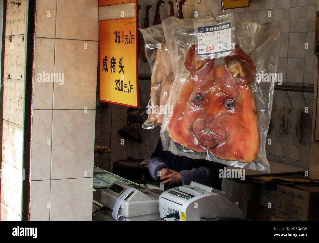 Pressed pigs head on display in a Shanghai butchers shop Stock Photo ...