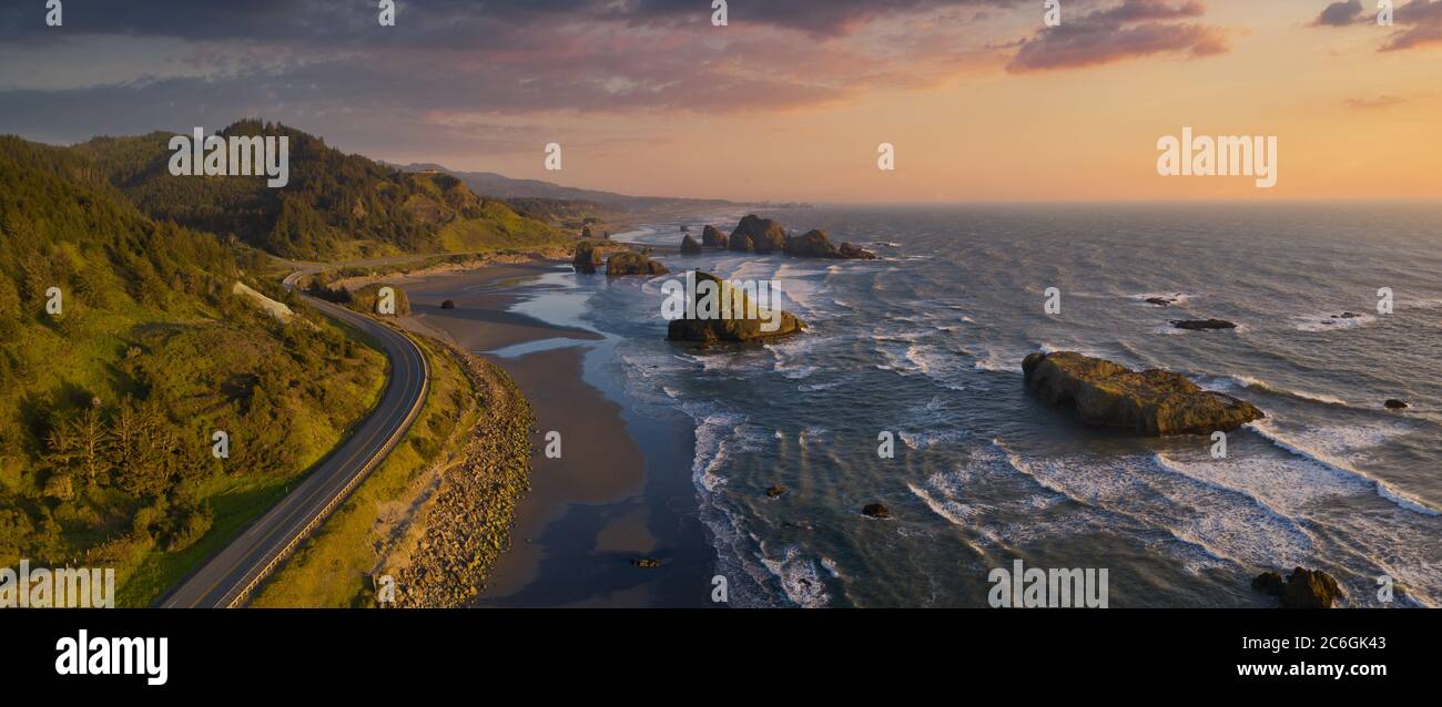 Highway 101 along the southern oregon coast hi-res stock photography ...