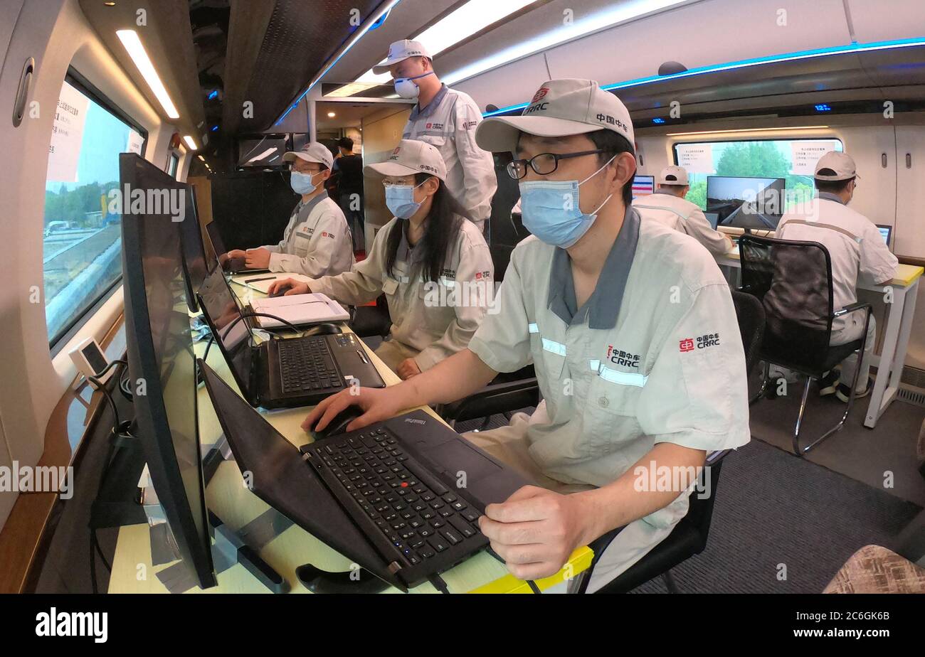 Staff Work On The Maglev Train Which Is Able To Move At A Speed Of 600 Staff Work On The Maglev Train Which Is Able To Move At A Speed Of 600