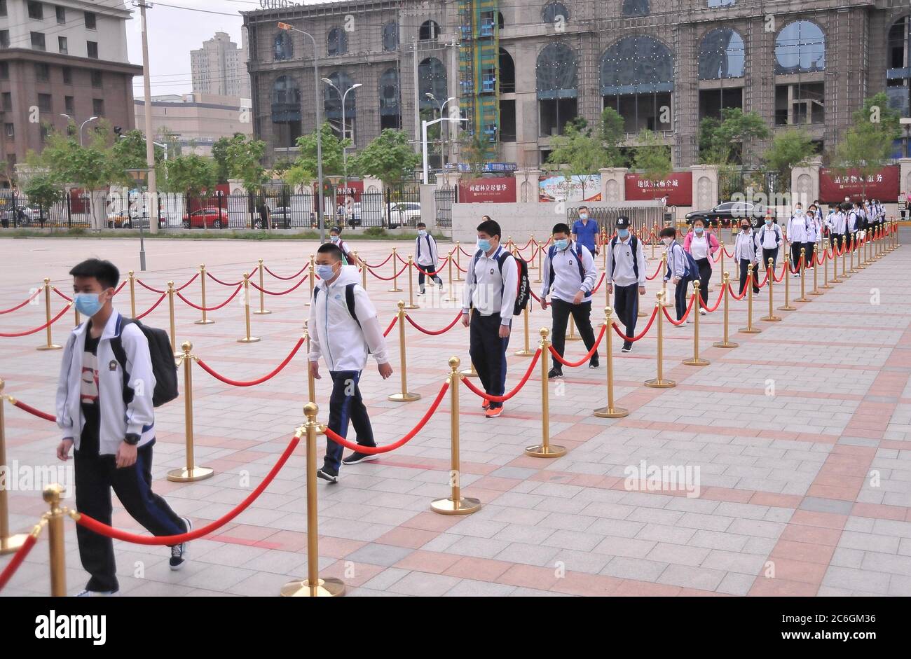 10 students line hi-res stock photography and images - Alamy