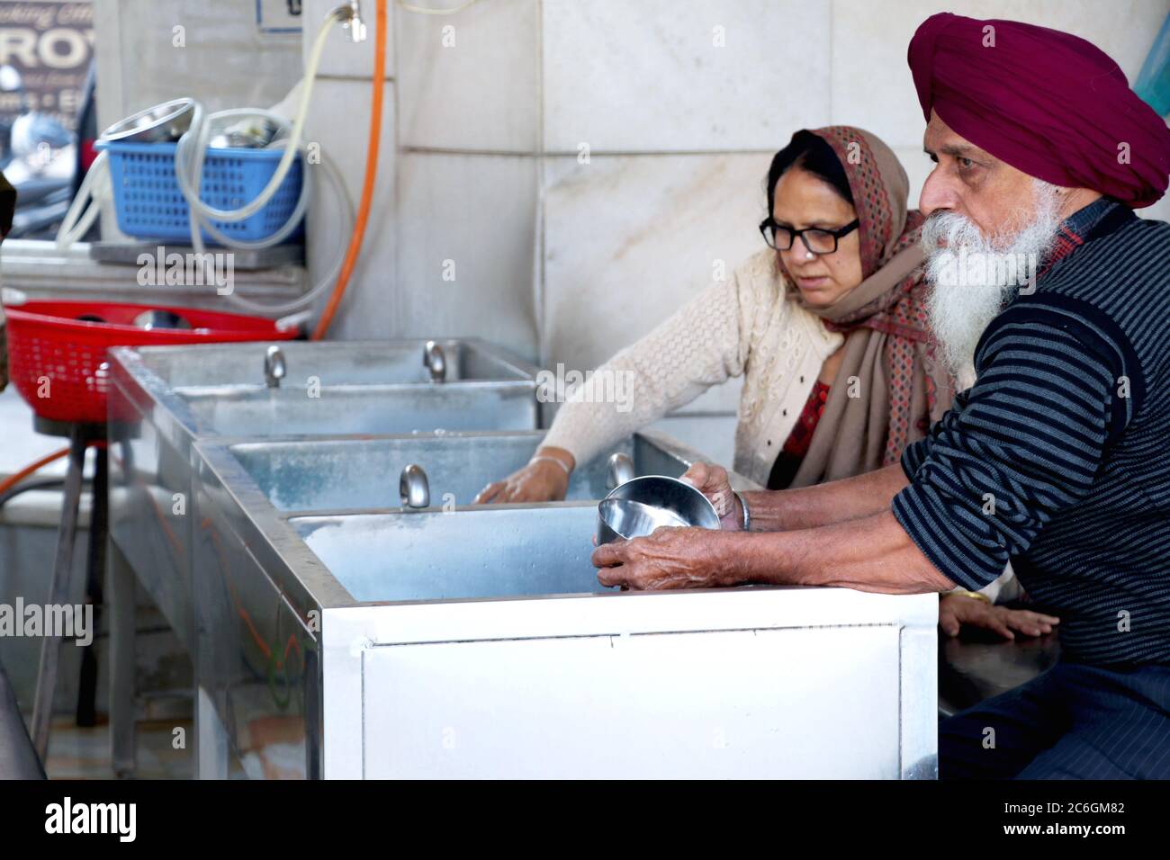 Sikh women eating temple hi-res stock photography and images - Alamy