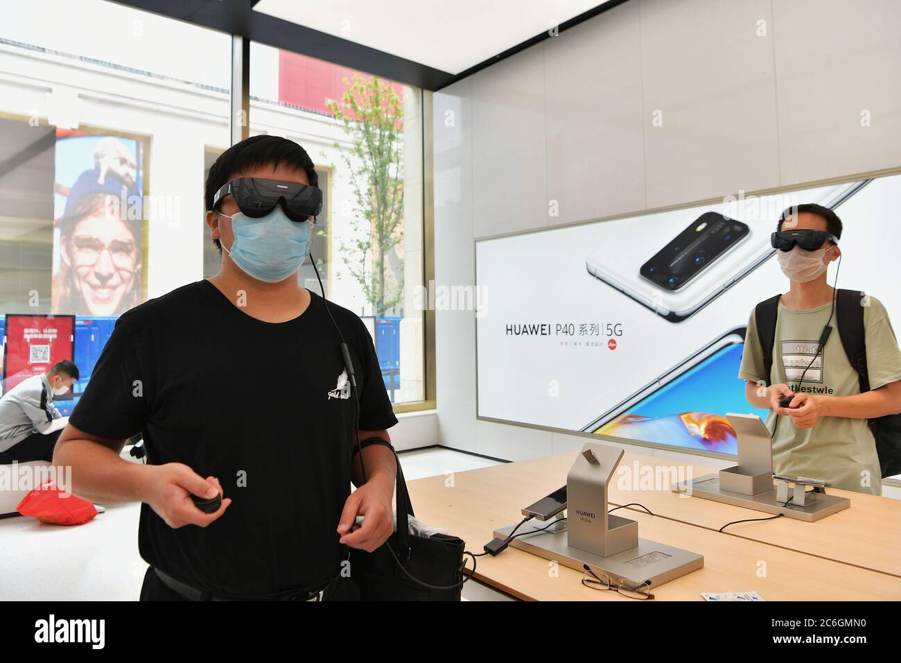 Customers experience Huawei products at the newly opened Huawei ...