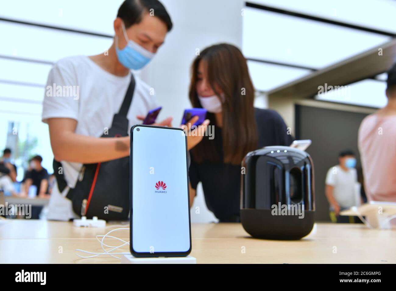 Customers experience Huawei products at the newly opened Huawei ...