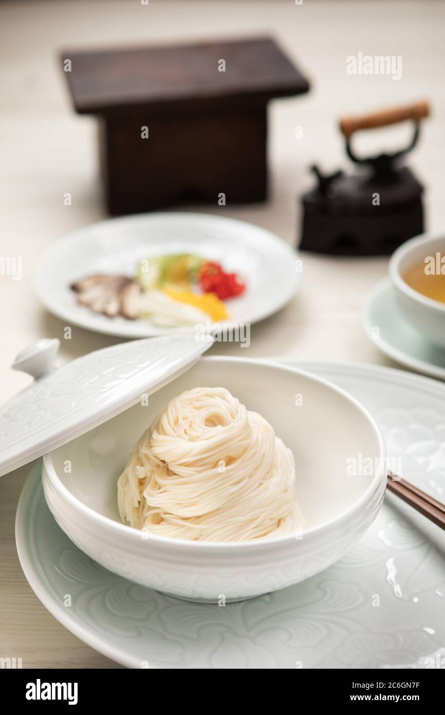 Noodle table hi-res stock photography and images - Alamy
