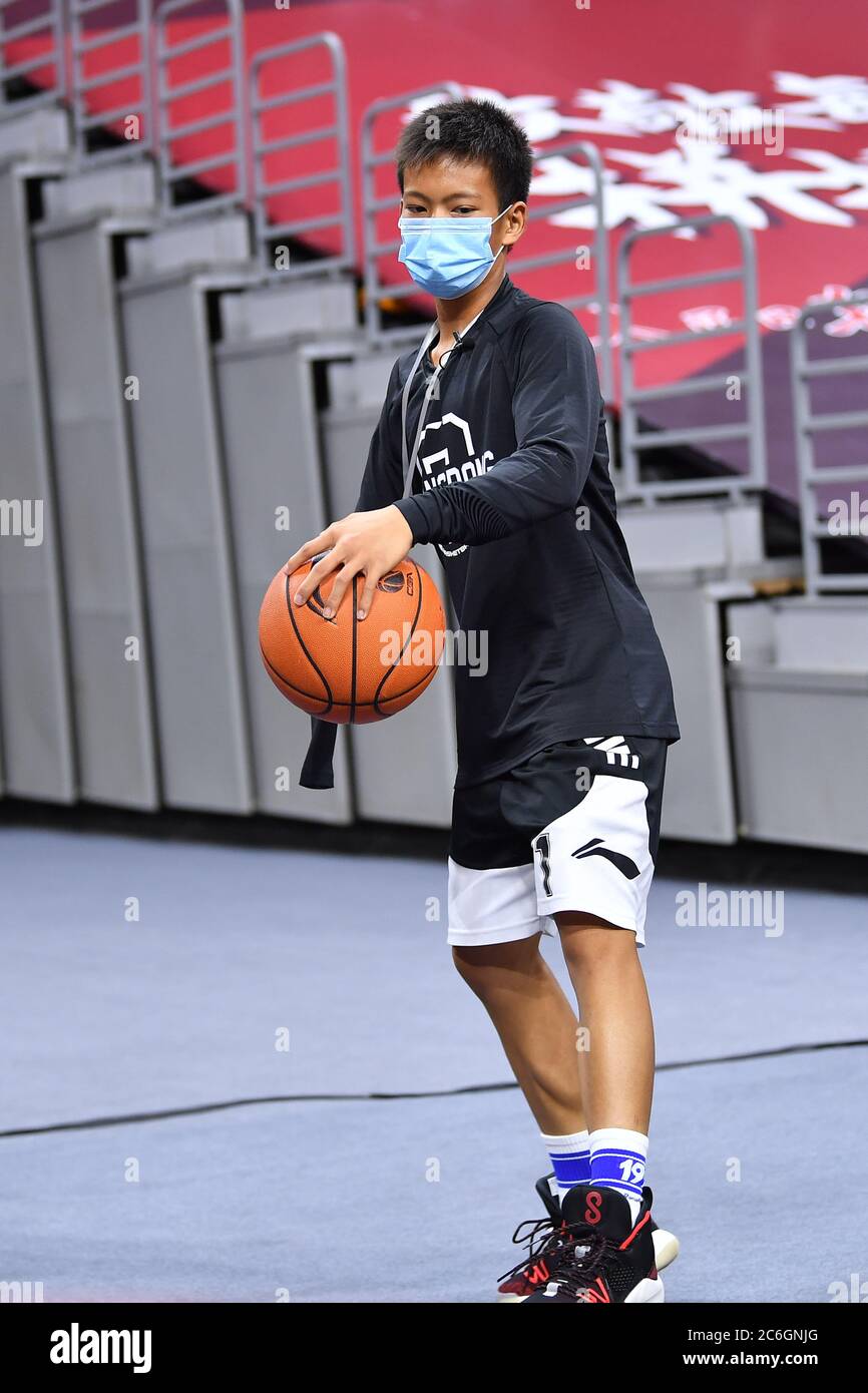 Zhang Jiacheng, an internet sensation, youth basketball player with one ...