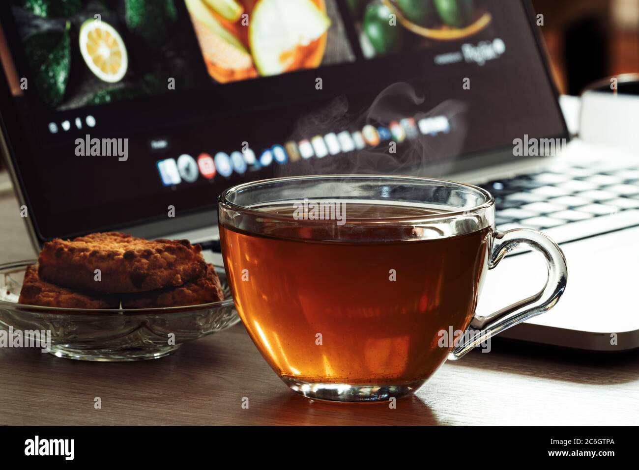 Tea break from work hi-res stock photography and images - Alamy