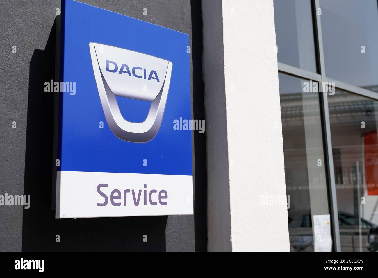 Bordeaux , Aquitaine / France - 07 06 2020 : Dacia service sign logo ...