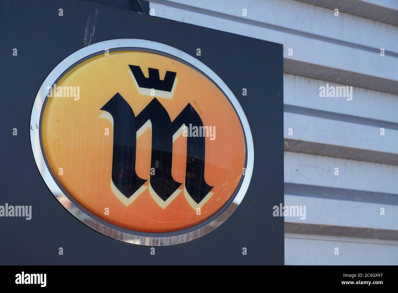 Midas auto repair hi-res stock photography and images - Alamy