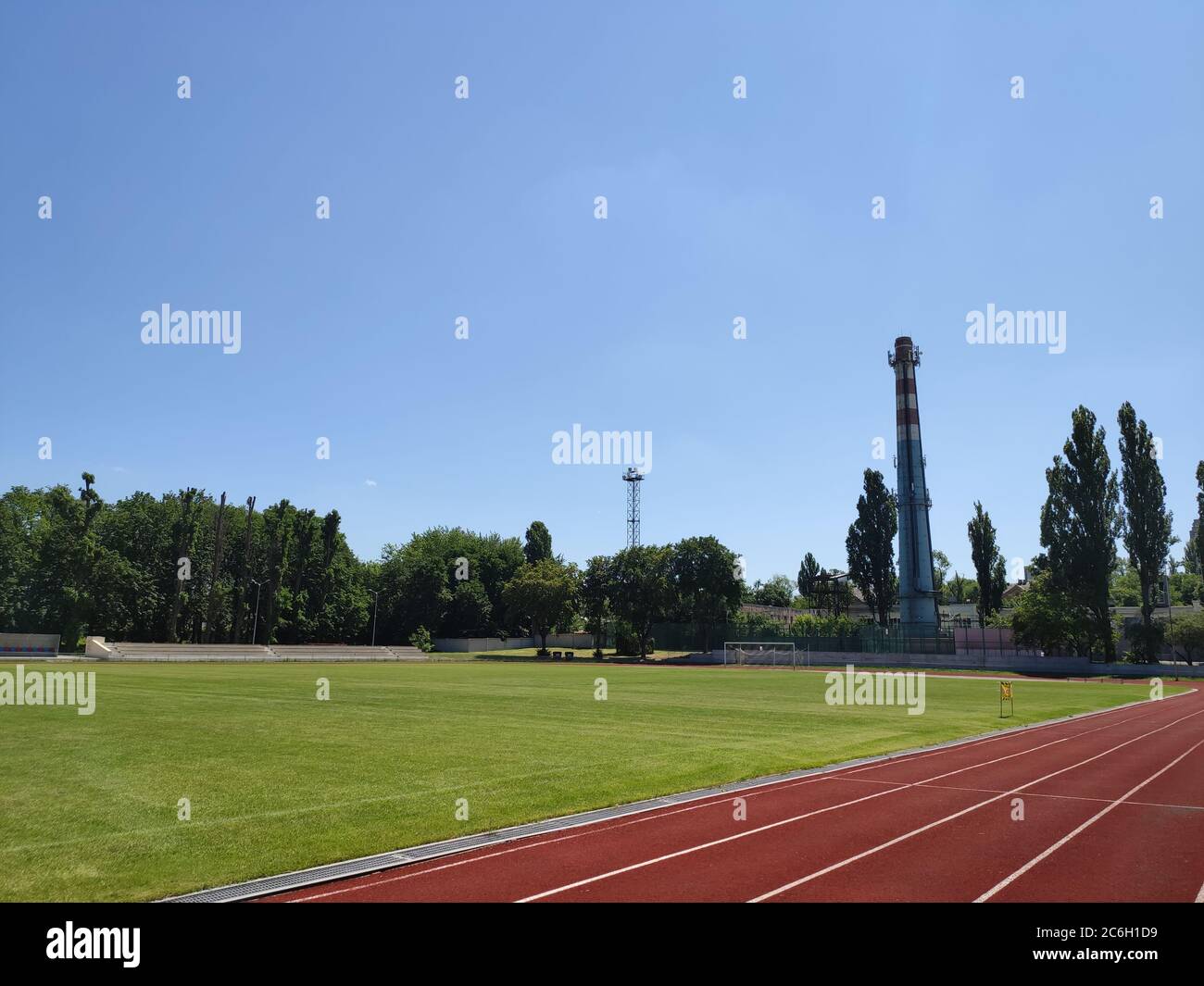 new running track and football field Stock Photo - Alamy