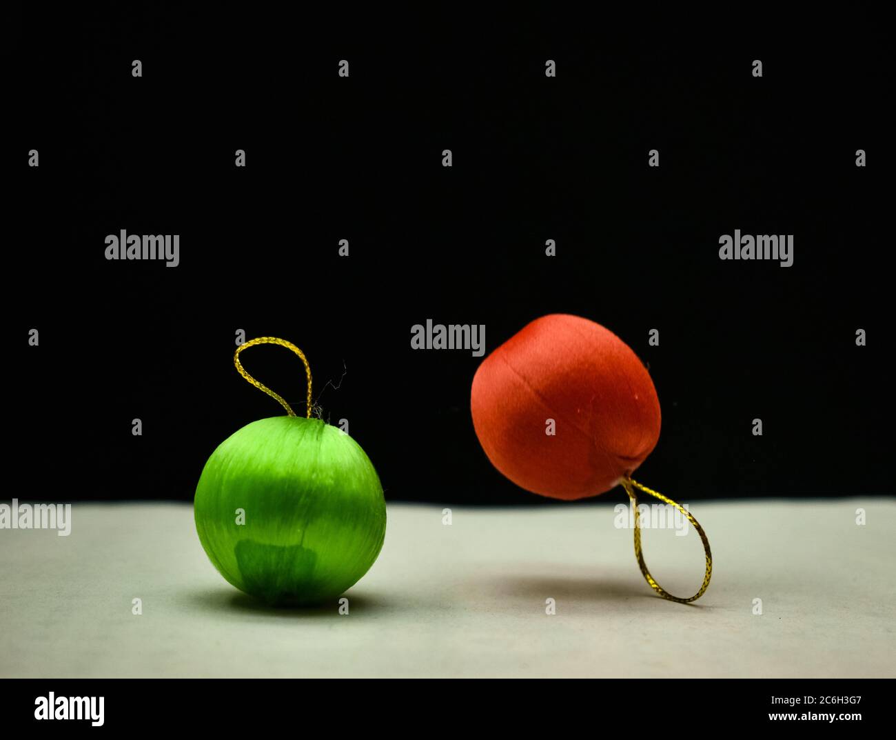 Object falling hi-res stock photography and images - Alamy