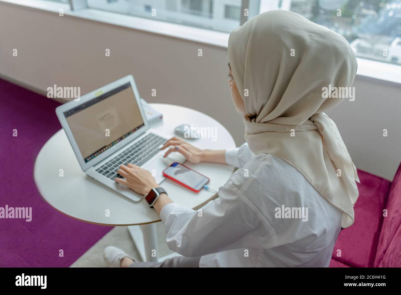 Women muslim meeting office hi-res stock photography and images - Alamy