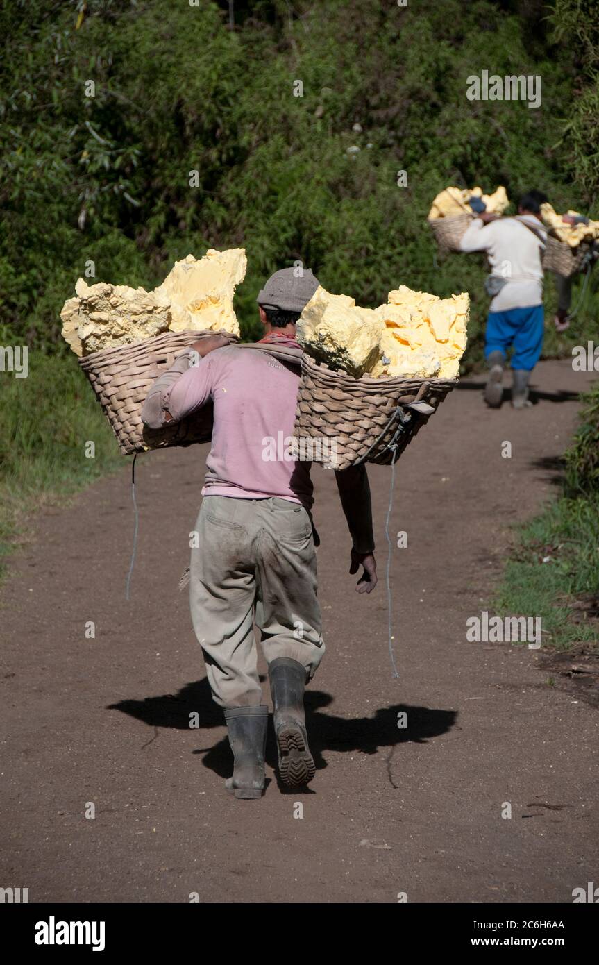 Sulphur blocks hi-res stock photography and images - Alamy