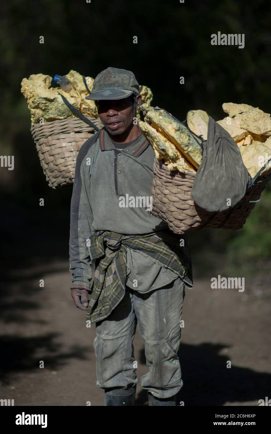 Sulfur block hi-res stock photography and images - Alamy