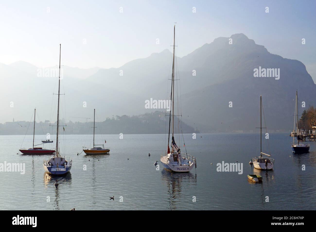 Italy lecco lake como boats hi-res stock photography and images - Alamy