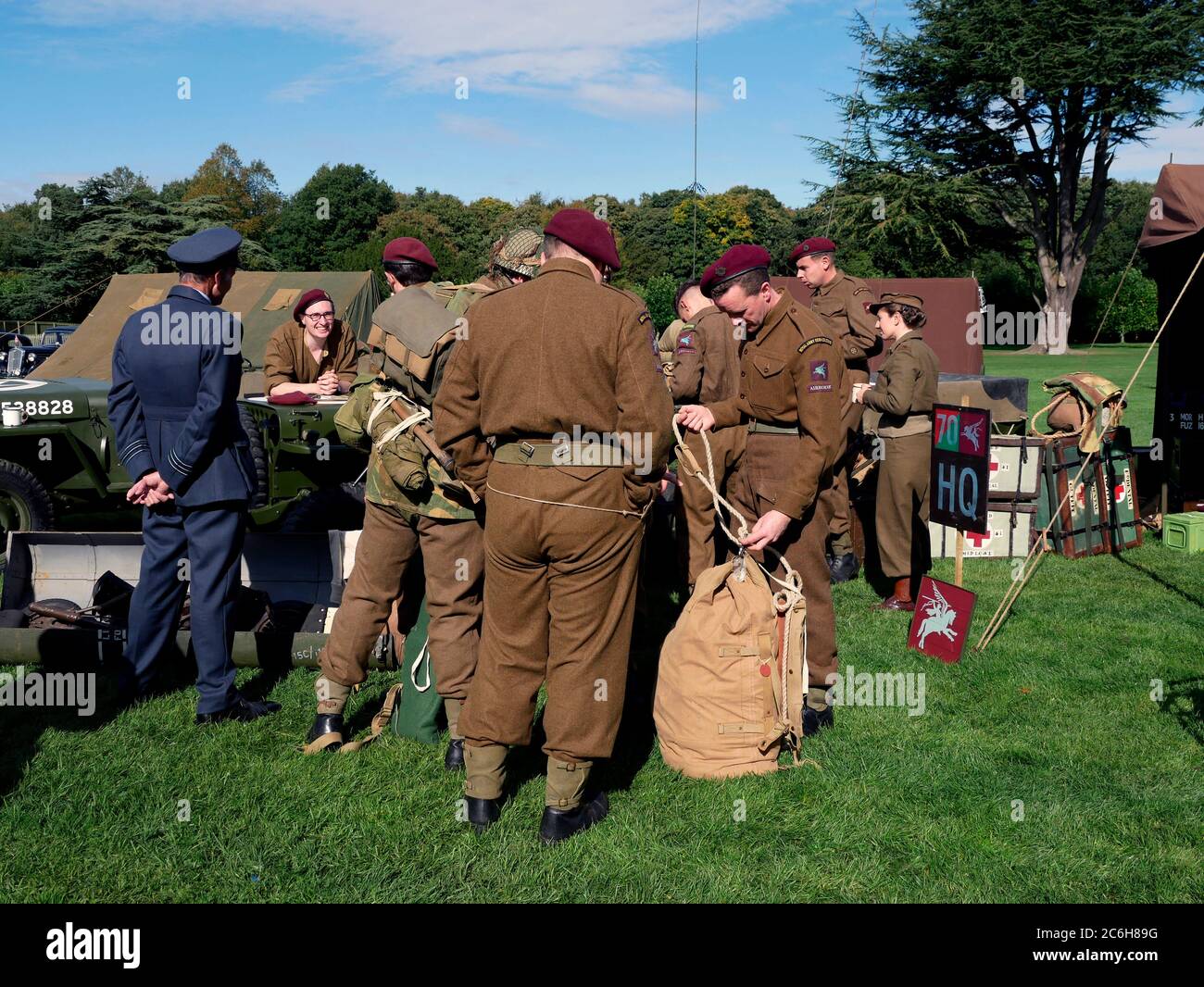Men dressed in 1940s army uniforms hi-res stock photography and images ...