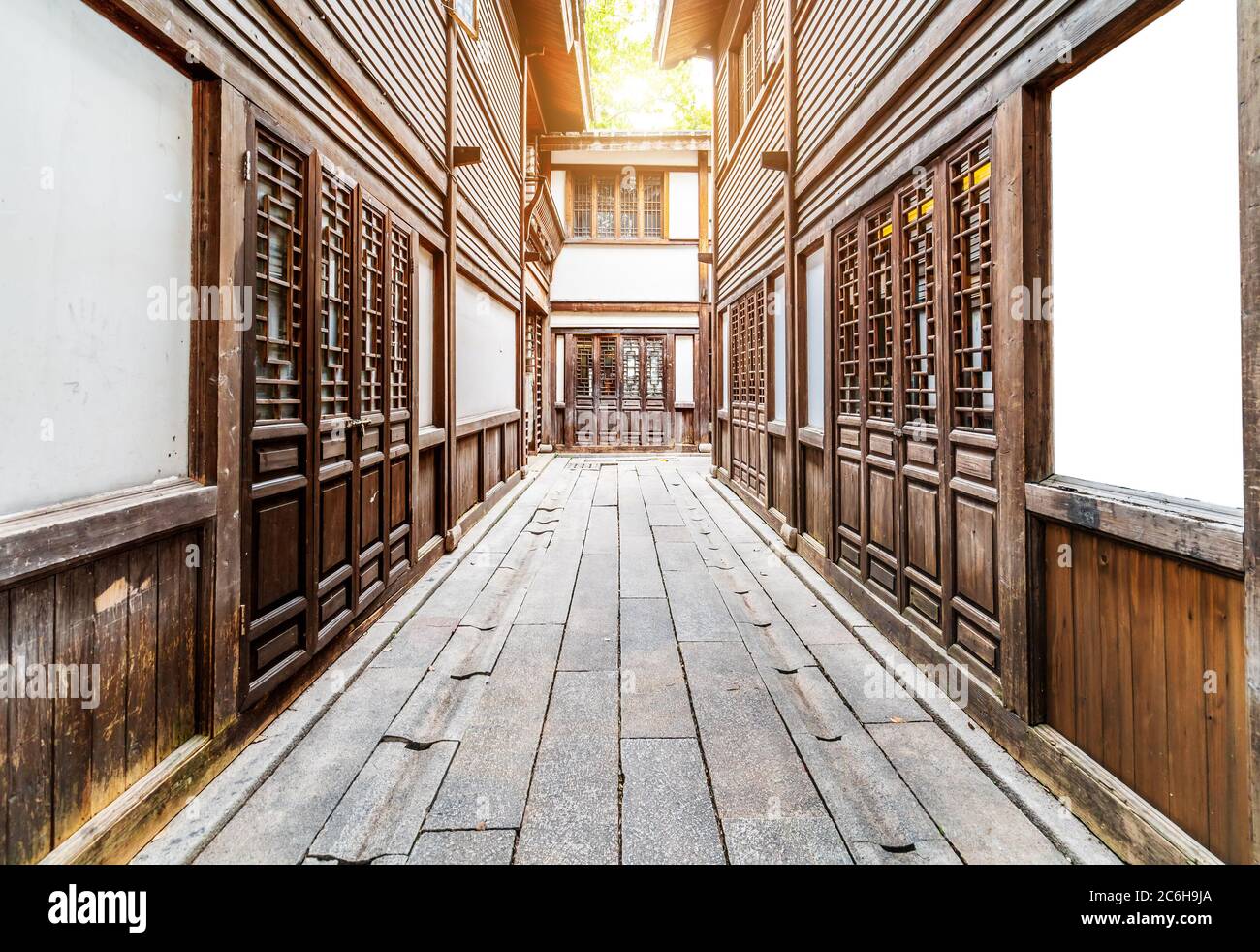 Beautiful old style chinese buildings hi-res stock photography and ...