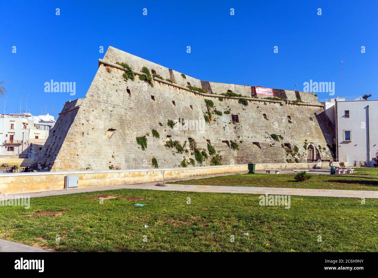 Mola di bari hi-res stock photography and images - Alamy