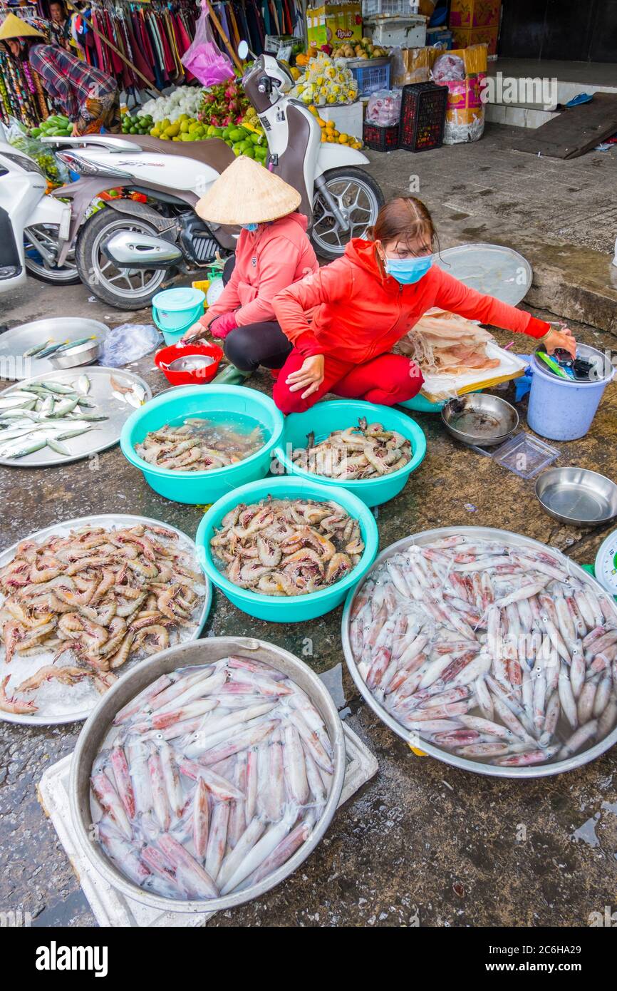 Fresh fish and seafood, Cho Duong Dong, Duong Dong Market, Duong Dong ...