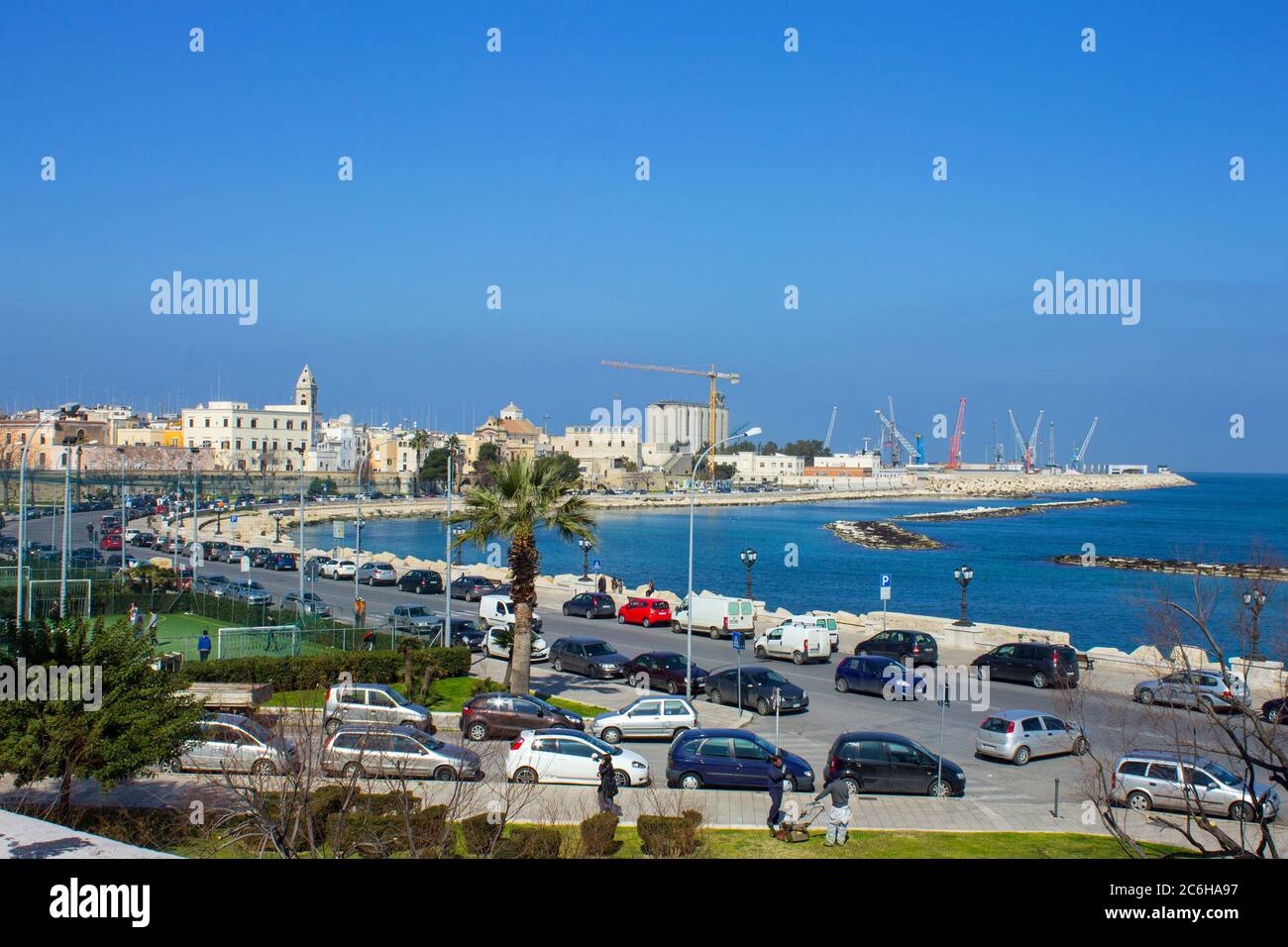 Seafront thoroughfare hi-res stock photography and images - Alamy